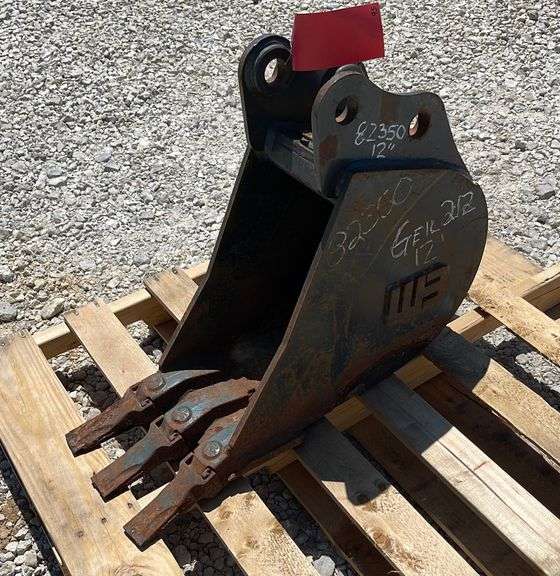 WB 10" excavator bucket - Schneider Auctioneers LLC