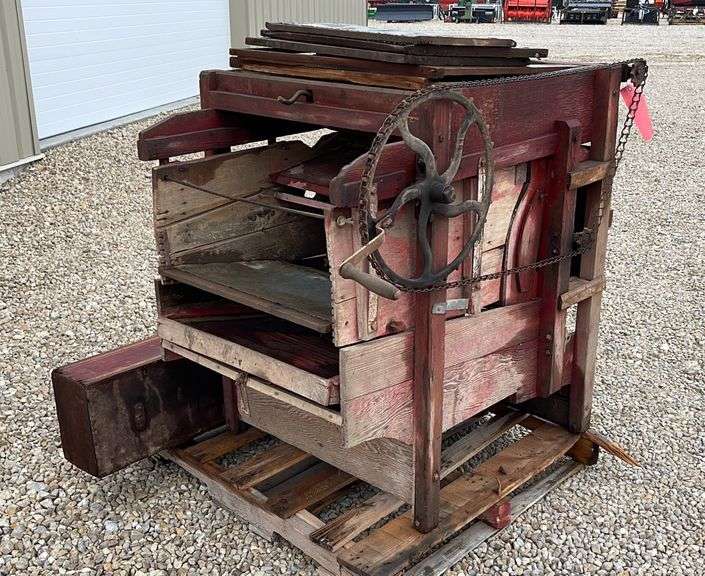 Antique Chatham hand crank fanning mill - Schneider Auctioneers LLC