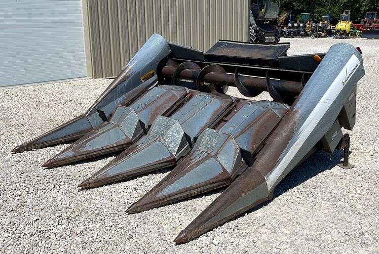 Gleaner 430 4-row corn head - Schneider Auctioneers LLC
