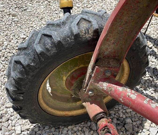 New Holland 256 hay rake w/ dolly wheels - Schneider Auctioneers LLC