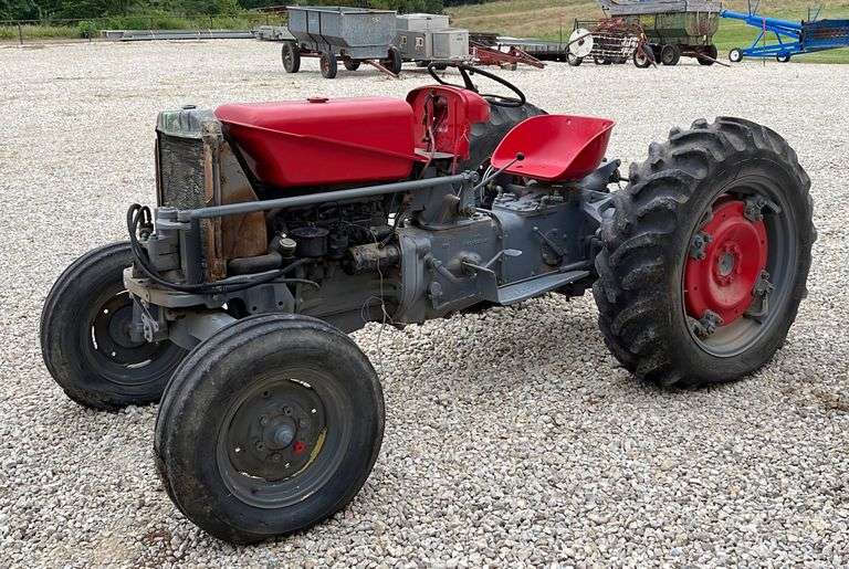 Ferguson F-40 tractor for parts or restore - Schneider Auctioneers LLC
