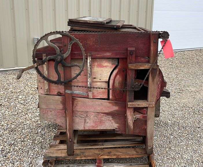 Antique Chatham hand crank fanning mill - Schneider Auctioneers LLC