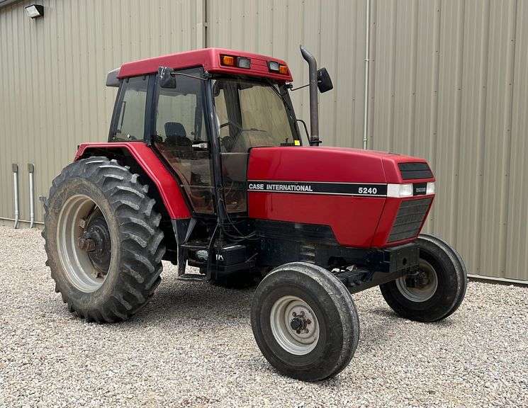 Case IH 5240 tractor - Schneider Auctioneers LLC