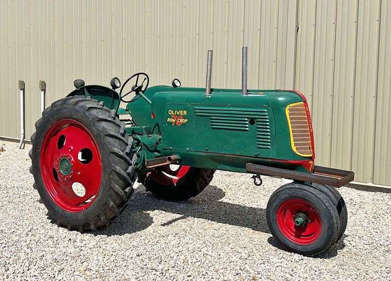 Oliver 70 tractor - Schneider Auctioneers LLC