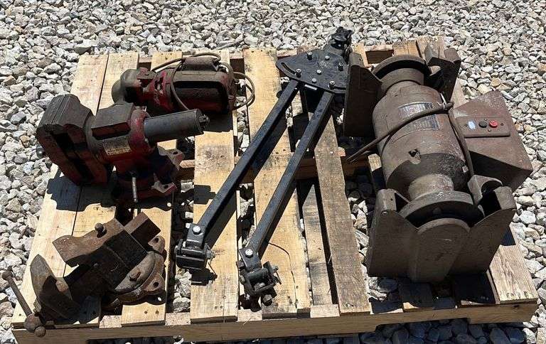 Group of small shop equipment - Schneider Auctioneers LLC