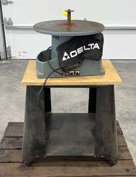 Delta bench oscillating spindle sander - Schneider Auctioneers LLC