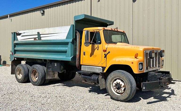 2002 International 2554 dump truck - Schneider Auctioneers LLC