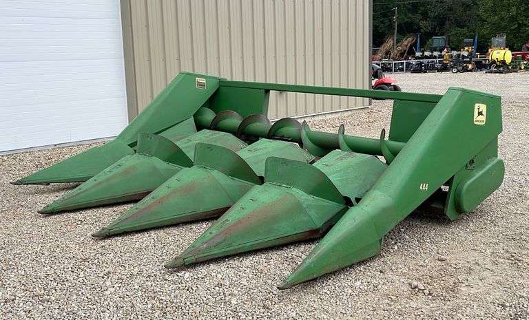 John Deere 444 4-36" row corn head - Schneider Auctioneers LLC