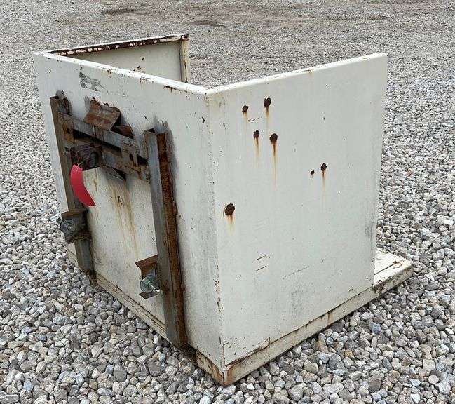 Homemade 3-pt carry all - Schneider Auctioneers LLC