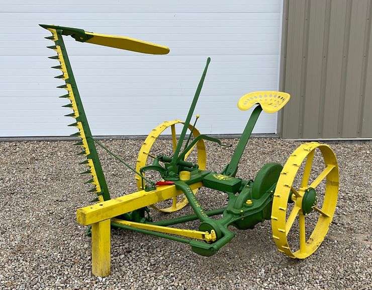 Antique John Deere #3 sickle mower - Schneider Auctioneers LLC