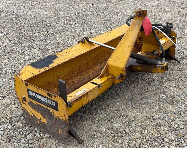 Danuser 6' 3-pt box hydraulic scraper - Schneider Auctioneers LLC