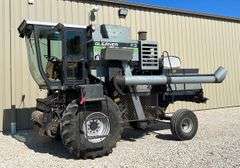 Gleaner F3 diesel combine - Schneider Auctioneers LLC