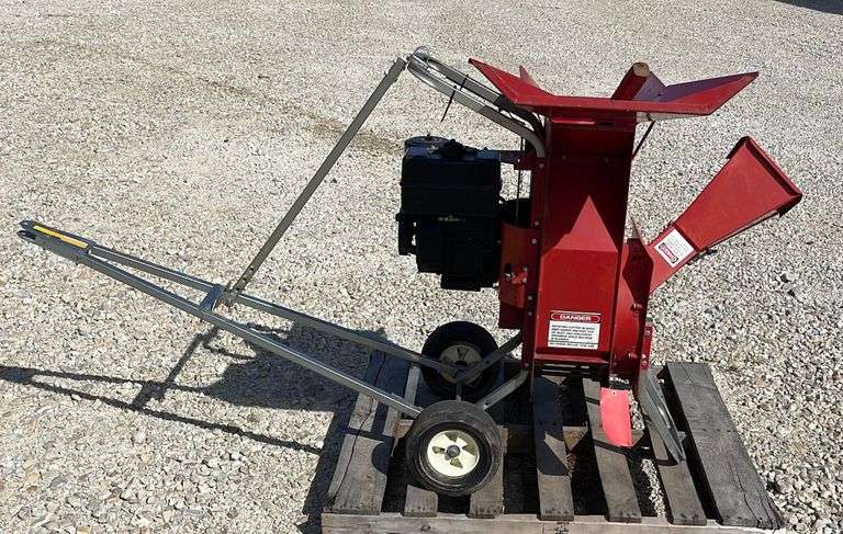 Super Tomahawk chipper shredder - Schneider Auctioneers LLC