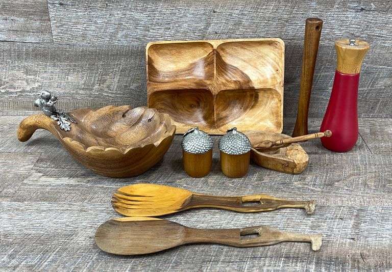 Group of wooden kitchen items - Schneider Auctioneers LLC