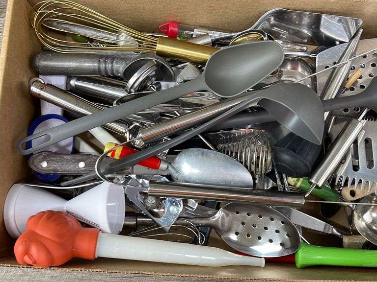 Group of kitchen utensils - Schneider Auctioneers LLC
