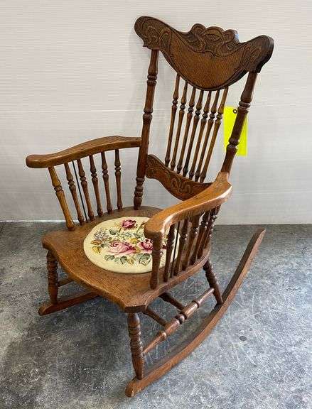 Antique oak rocking chair - Schneider Auctioneers LLC