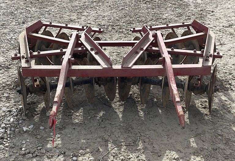 IH 2-pt Fast Hitch 6' disc - Schneider Auctioneers LLC