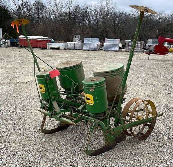 John Deere 2-row 3-pt corn planter - Schneider Auctioneers LLC