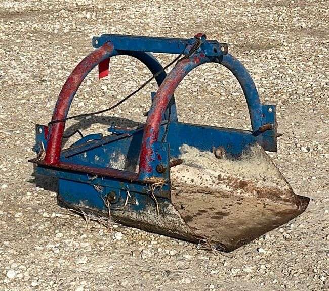 3-pt reversible trip dirt scoop - Schneider Auctioneers LLC