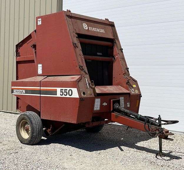 Hesston 550 round baler - Schneider Auctioneers LLC