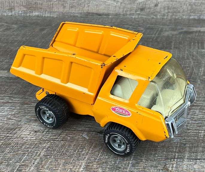 Tonka mini dump truck - Schneider Auctioneers LLC
