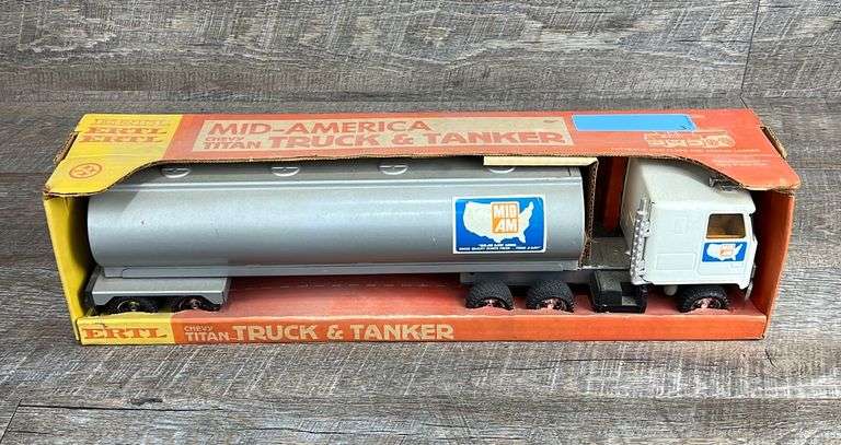 1/25 Ertl Chevy Titan Mid-American truck and tanker - Schneider ...