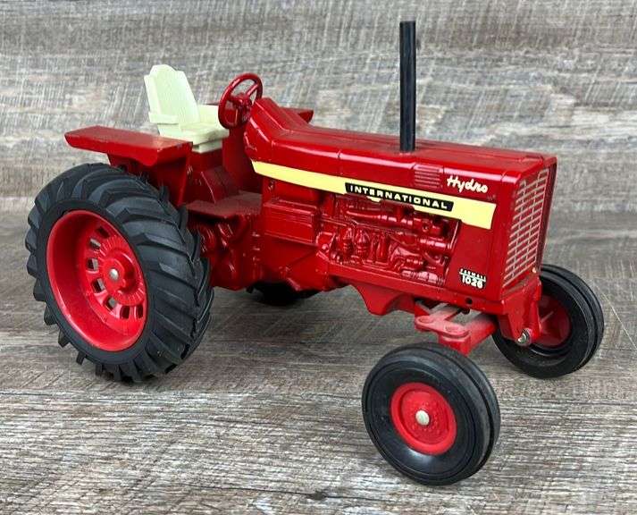 1/16 Ertl International Farmall 1026 Hydro tractor - Schneider ...