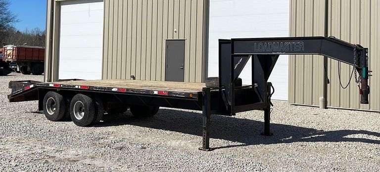 2002 Loadmaster 23' flatbed gooseneck trailer - Schneider Auctioneers LLC