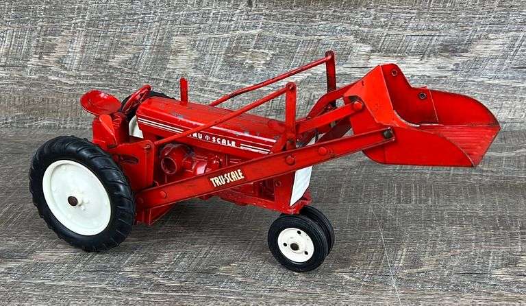 Vintage Tru-Scale tractor w/ loader - Schneider Auctioneers LLC