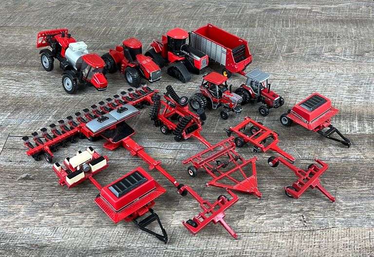 Group of Case IH 1/64 farm toys - Schneider Auctioneers LLC