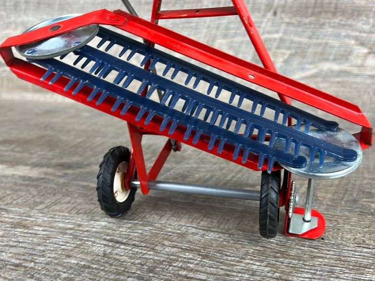 Vintage Tru-Scale hay rake - Schneider Auctioneers LLC