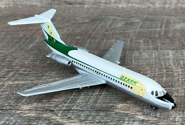 Aero Minis Ozark Douglas DC-9 model airplane - Schneider Auctioneers LLC