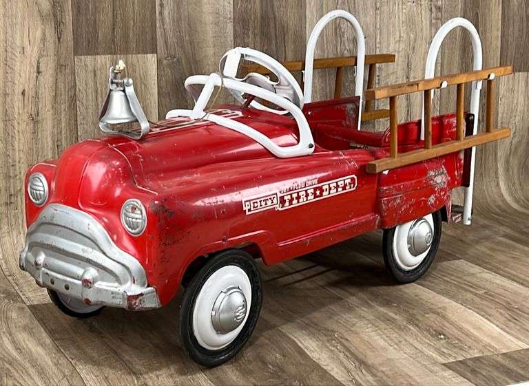 Murray Sad Face fire engine pedal car - Schneider Auctioneers LLC