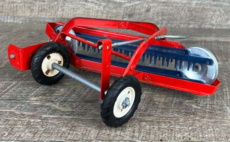 Vintage Tru-Scale hay rake - Schneider Auctioneers LLC