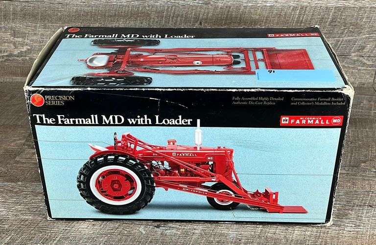 1/16 Ertl Precision Series Farmall MD with loader - Schneider ...