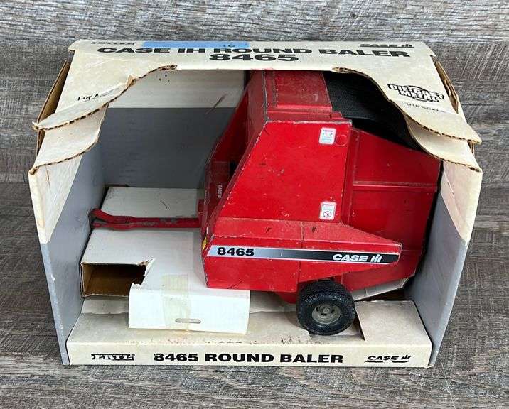 1/16 Case IH 8465 round baler - Schneider Auctioneers LLC