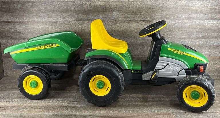 Ertl Peg-Pérego plastic John Deere pedal farm tractor w/ trailer ...