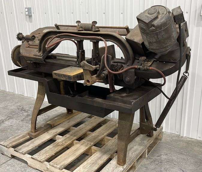 Wellsaw model 8 M metal bandsaw - Schneider Auctioneers LLC