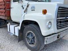 1979 Ford 700 grain truck - Schneider Auctioneers LLC