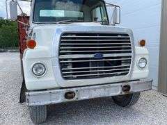 1979 Ford 700 grain truck - Schneider Auctioneers LLC