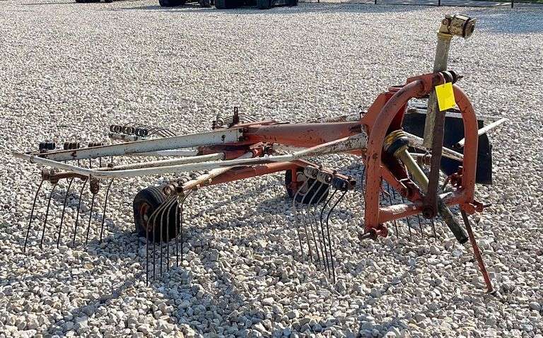 Kuhn GA300GM 3-pt. rotary hay rake - Schneider Auctioneers LLC