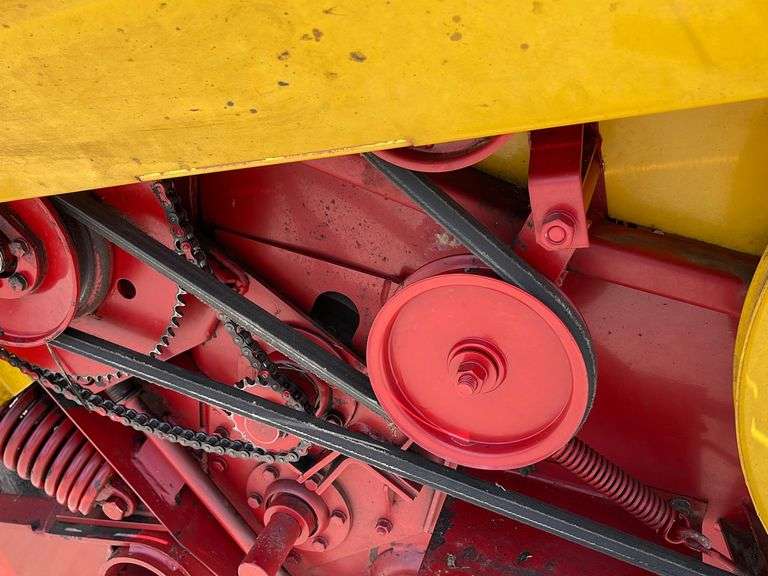 New Holland 472 7' haybine - Schneider Auctioneers LLC