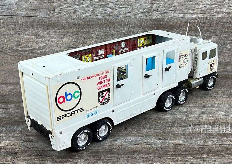 Ertl GMC Astro cabover ABC Sports tractor trailer - Schneider ...