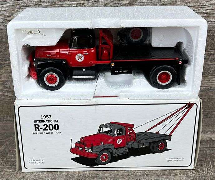 1/34 First Gear 1957 International R-200 Texaco winch truck - Schneider ...