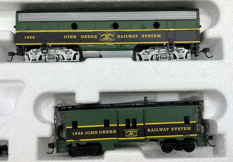 Athearn HO Scale John Deere train set - Schneider Auctioneers LLC