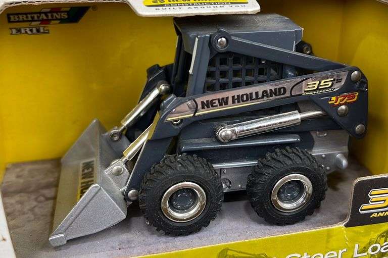 1/32 Britains Ertl New Holland L175 35th anniv. edition skid steer ...