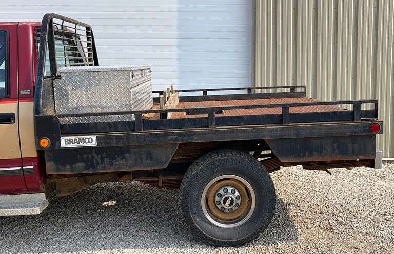 1990 Chevrolet 2500 4x4 flatbed - Schneider Auctioneers LLC