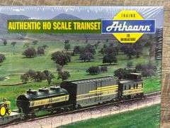 Athearn HO Scale John Deere train set - Schneider Auctioneers LLC