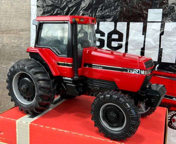 1/16 Ertl Case IH Magnum 7130 1997 Denver, CO Special Edition tractor ...