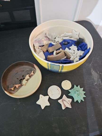 Pottery bits - BidSells